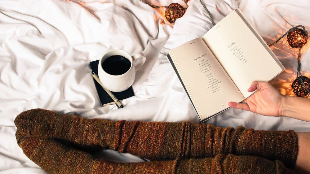 10 Cozy Autumn Romance Books to Fall in Love With - Authentically Del